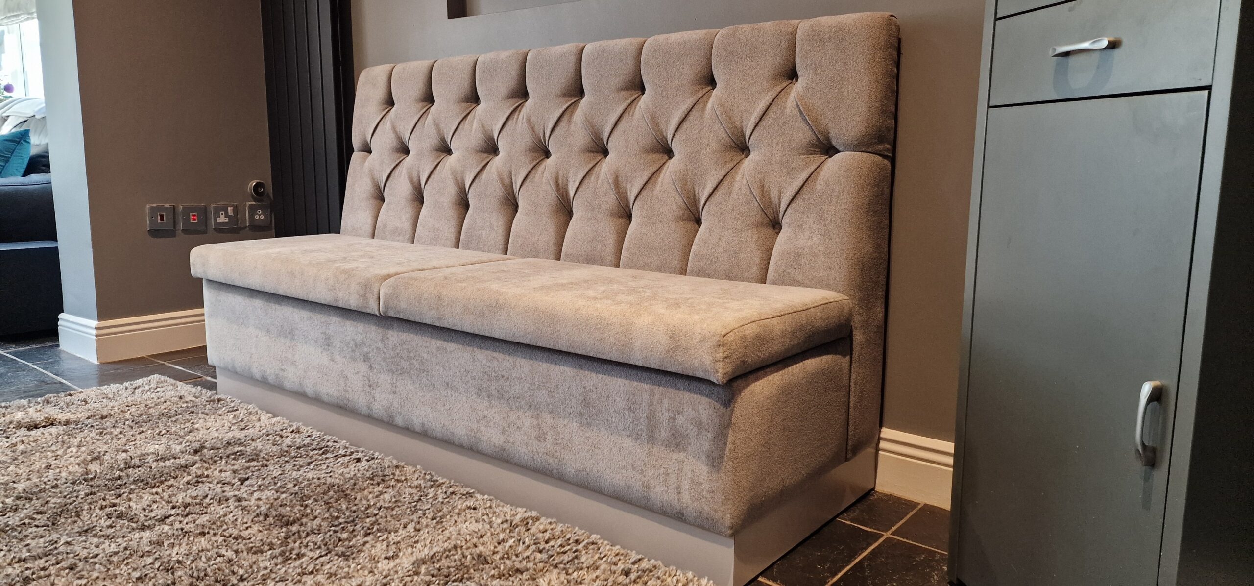 Bespoke Chesterfield Style Banquette Seating 180 cm – FFurniture.ie